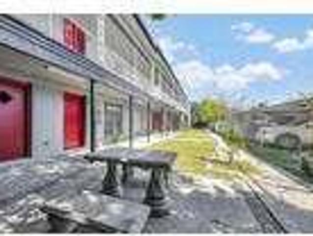 2 bedroom in Houston Texas 77087