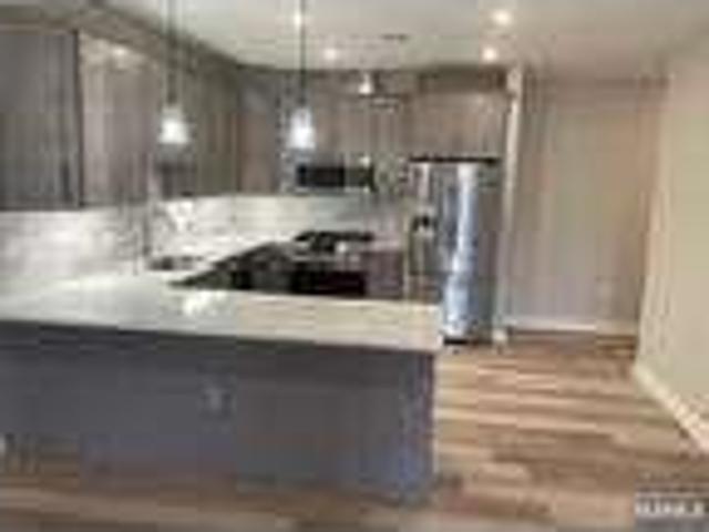 2 bedroom in Hawthorne New Jersey 07506