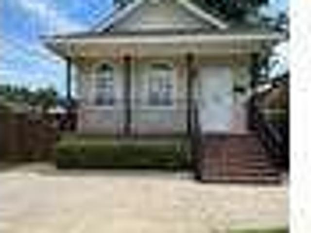 2 bedroom in Harvey Louisiana 70058