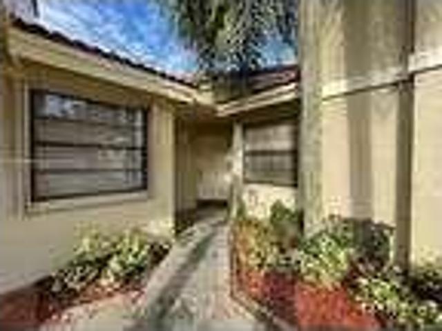 2 bedroom in Hialeah Florida 33015