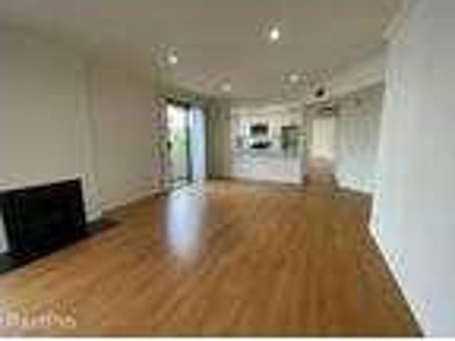 2 bedroom in Los Angeles CA 90035