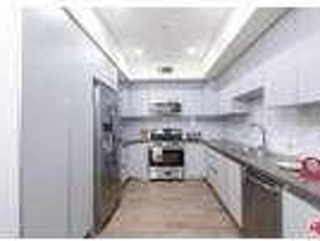 2 bedroom in Los Angeles California 90028