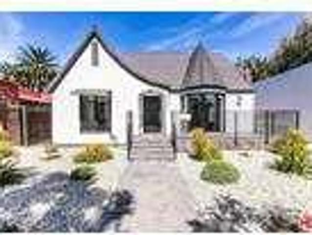 2 bedroom in Los Angeles California 90028