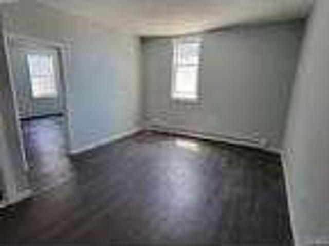 2 bedroom in Newark New Jersey 07104