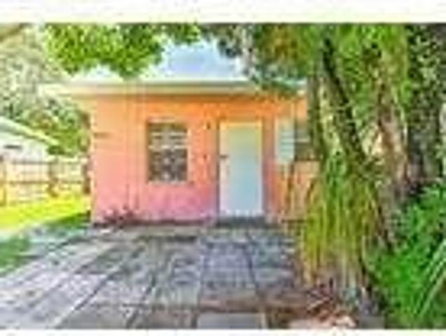 2 bedroom in Sarasota FL 34234