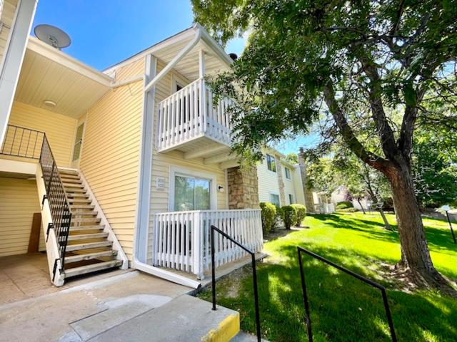 2 Bedroom in Woodside Condos