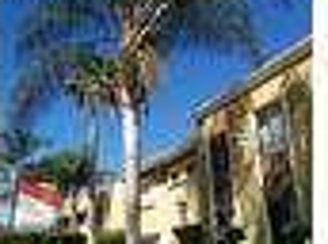 2 bedroom in Tarzana CA 91356