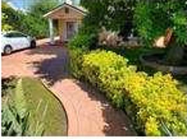 2 bedroom in Tarzana California 91356