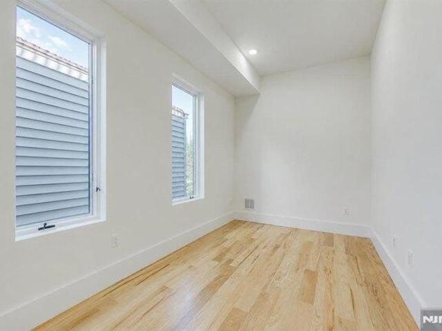 2 bedroom, Jersey City NJ 07305 105206361
