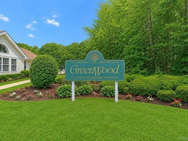2 bedroom, Oakdale NY 11769 103622272