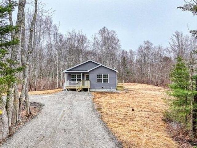 2 bedroom, Oakland ME 04963 104655289