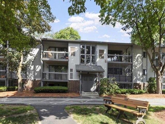 2 bedroom, Lowell MA 01854 104543629