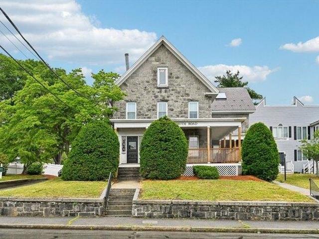 2 bedroom, Lowell MA 01854 105104926