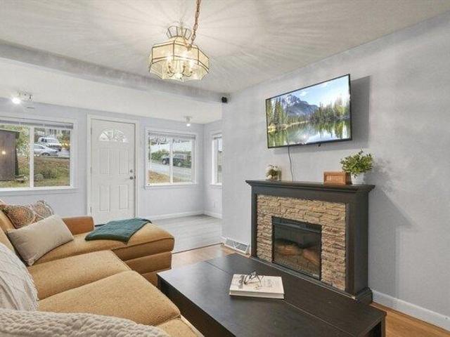 2 bedroom, Lowell MA 01850 102592338