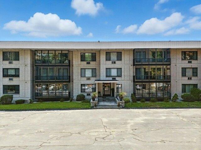 2 bedroom, Lowell MA 01852 102342377