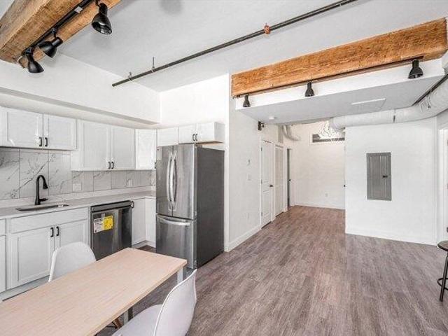 2 bedroom, Lowell MA 01852 105096373