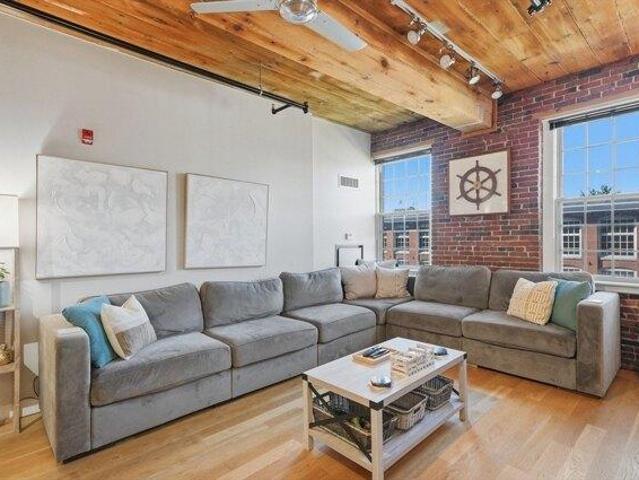 2 bedroom, Lowell MA 01852 105126158