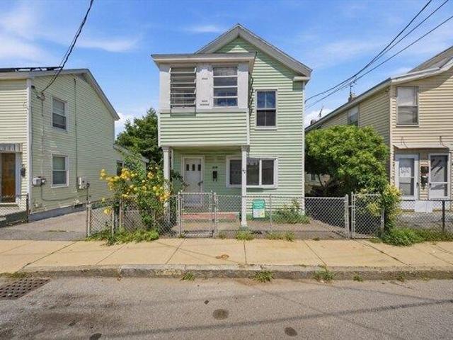 2 bedroom, Lowell MA 01852 105126845