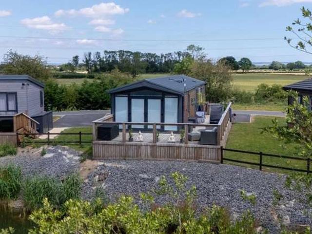 2 Bedroom Lodge Character Property