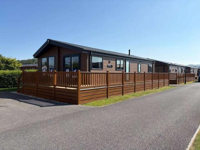 2 Bedroom Lodge Character Property