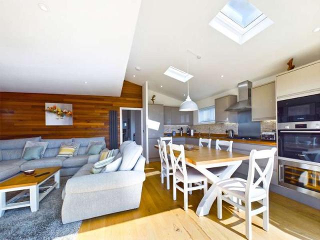 2 Bedroom Lodge Character Property