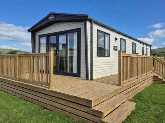 2 Bedroom Lodge Character Property