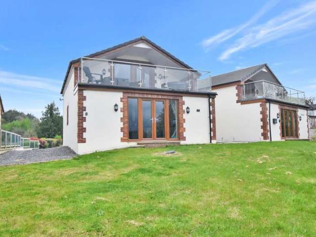 2 Bedroom Lodge Character Property