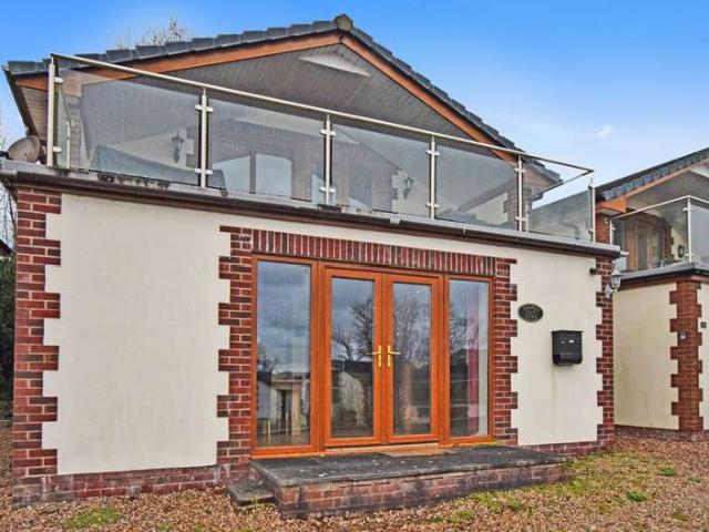 2 Bedroom Lodge Character Property