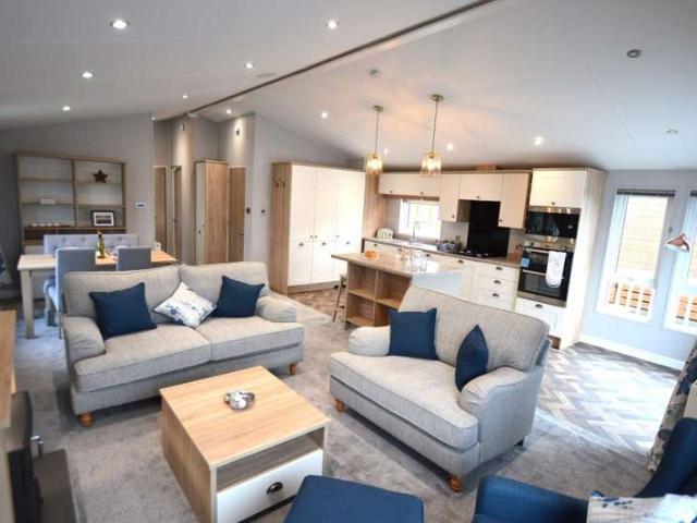 2 Bedroom Lodge Character Property