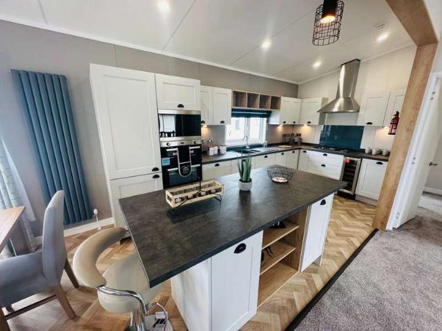 2 Bedroom Lodge Character Property