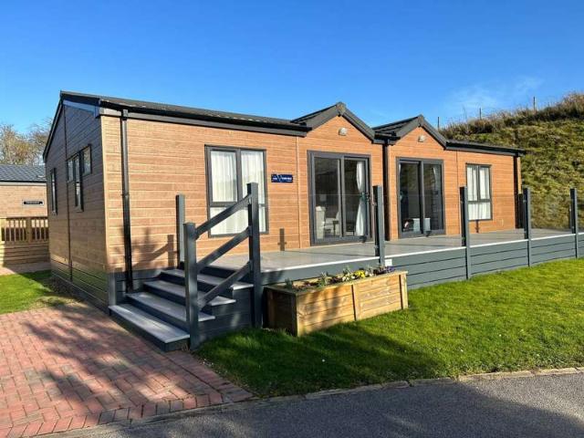 2 Bedroom Lodge Character Property