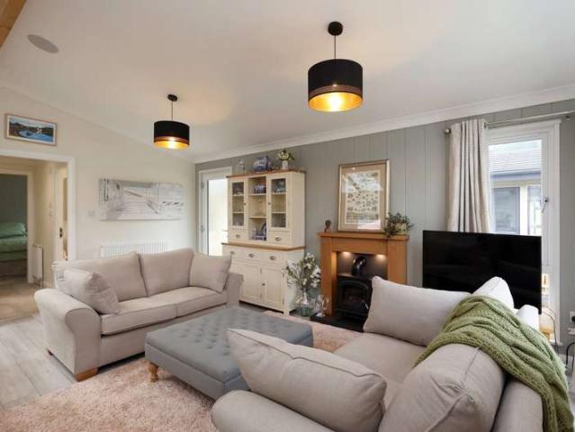 2 Bedroom Lodge Character Property