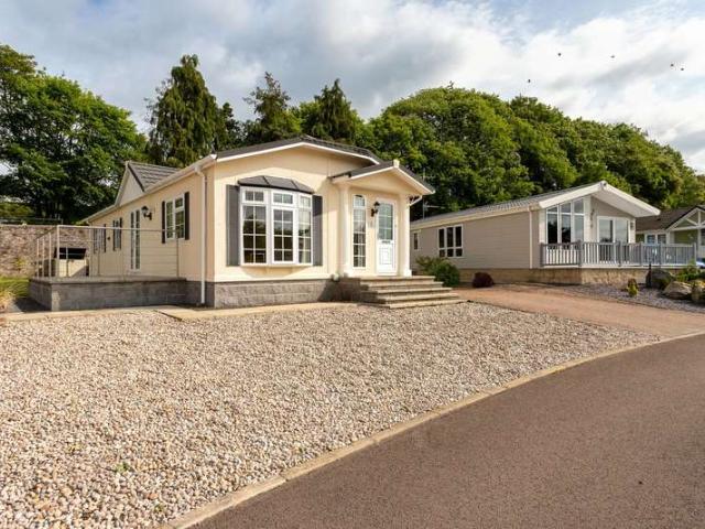 2 Bedroom Lodge Character Property