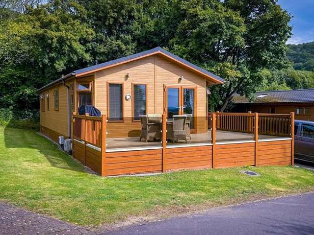 2 Bedroom Lodge Character Property