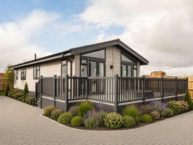 2 Bedroom Lodge Character Property