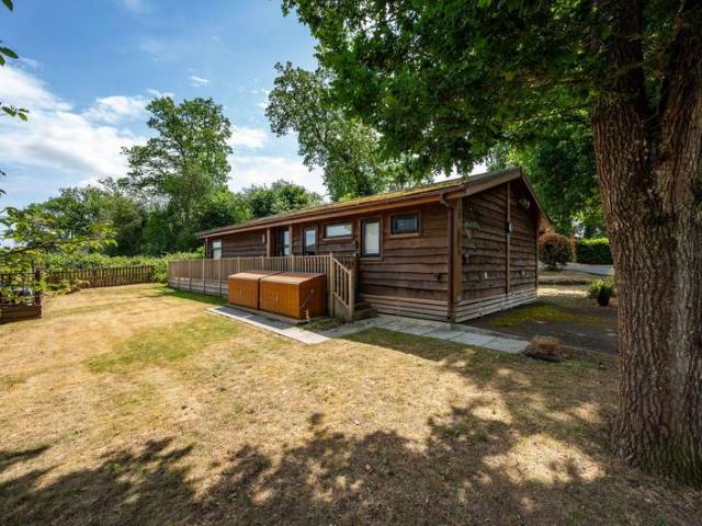 2 Bedroom Lodge Character Property