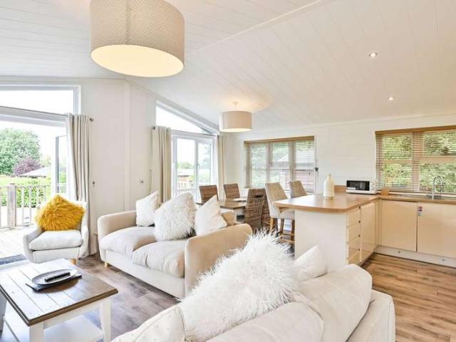 2 Bedroom Lodge Character Property
