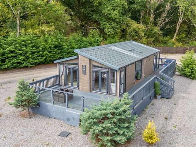 2 Bedroom Lodge Character Property