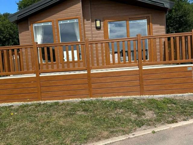 2 Bedroom Lodge Character Property
