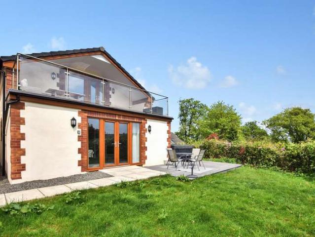 2 Bedroom Lodge Character Property