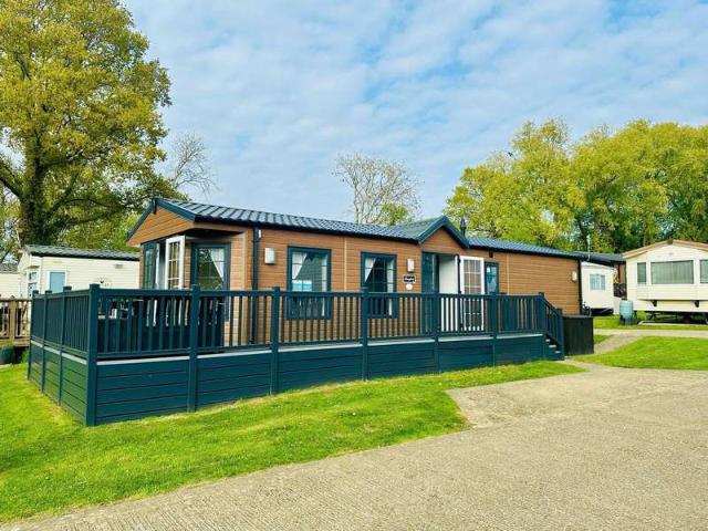2 Bedroom Lodge Character Property