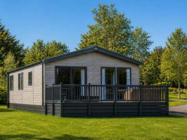 2 Bedroom Lodge Character Property