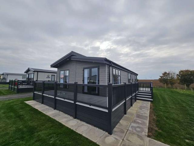2 Bedroom Lodge Character Property