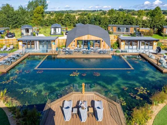 2 Bedroom Lodge Character Property