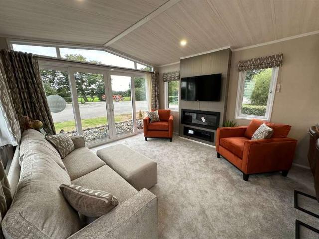 2 Bedroom Lodge Character Property