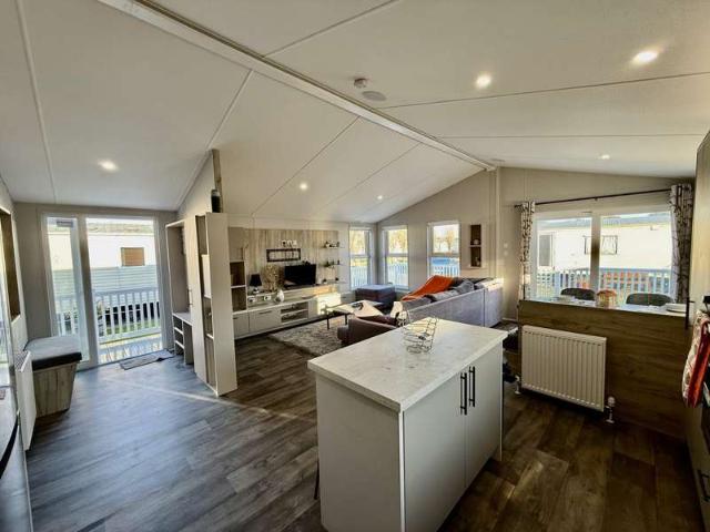 2 Bedroom Lodge Character Property