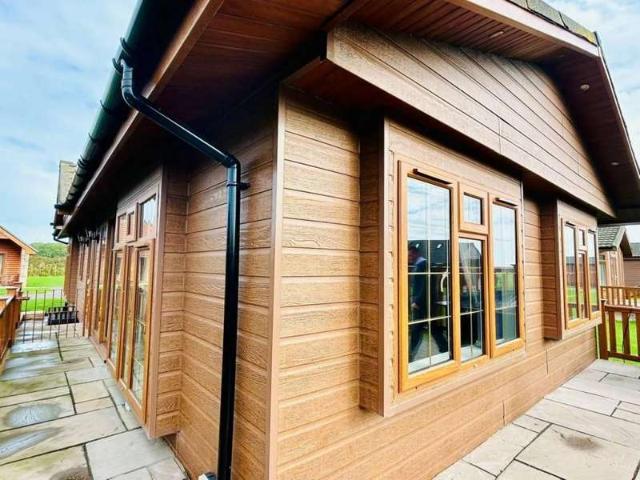 2 Bedroom Lodge Character Property