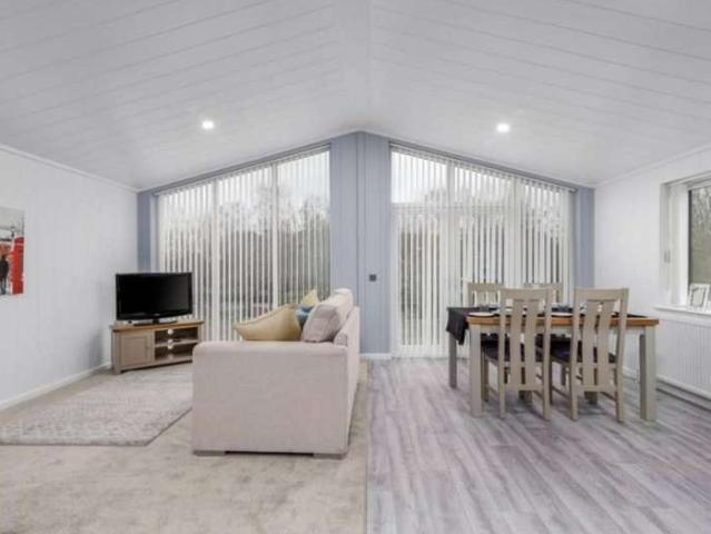 2 Bedroom Lodge Character Property