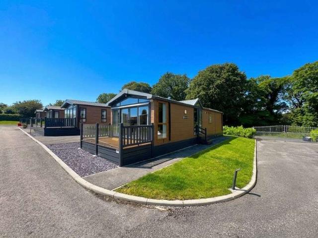 2 Bedroom Lodge Character Property