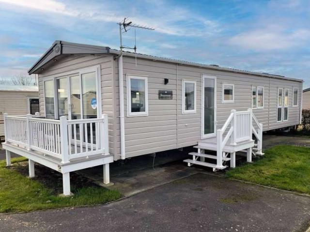 2 Bedroom Lodge Character Property